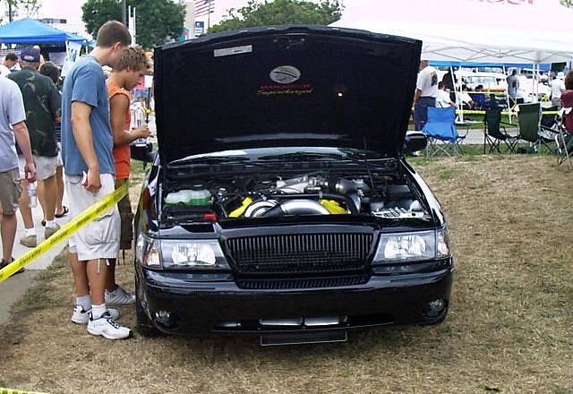 Who has the custom Hood insulator pads?